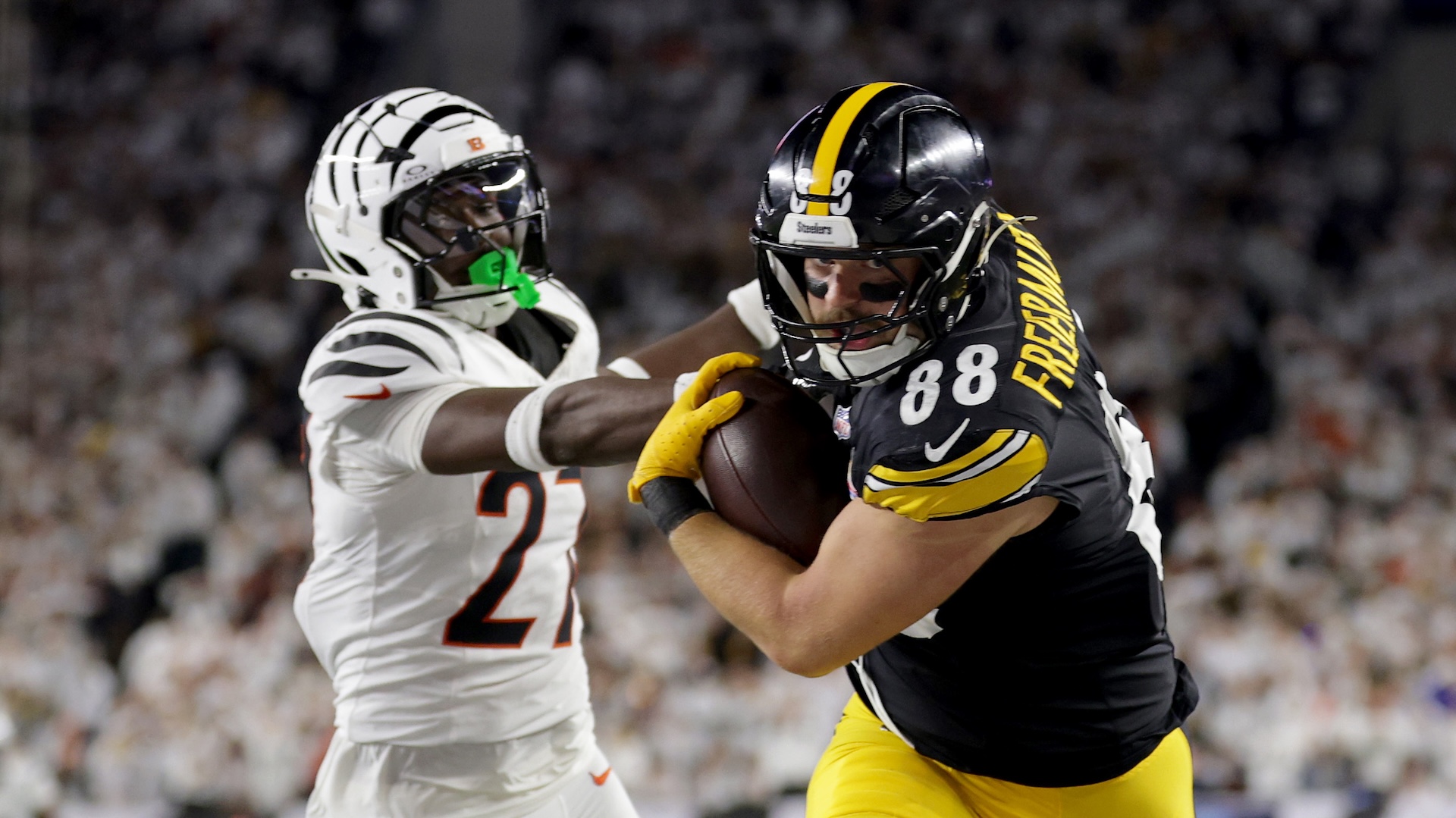Steelers’ Pat Freiermuth shares honest opinion of Aaron Rodgers