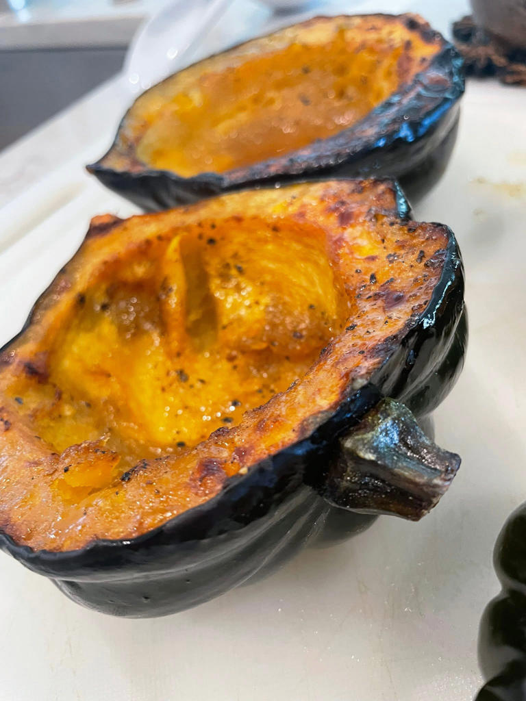 Roasted acorn squash with brown sugar