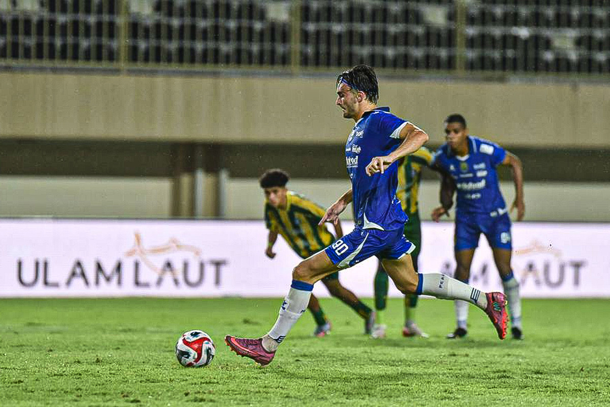 Persib Bandung rebut puncak klasemen seusai kalahkan PSM Makassar