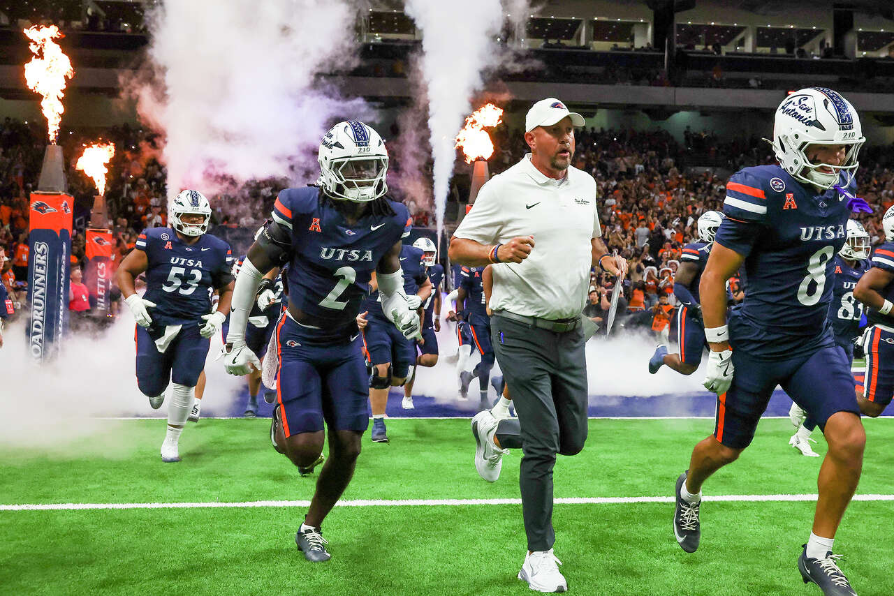 UTSA-FIU football: How to watch Roadrunners' 2025 finale in First ...