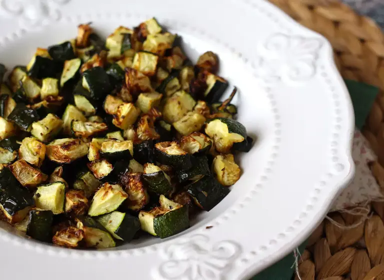Hoe bak ik courgettes in de air fryer?