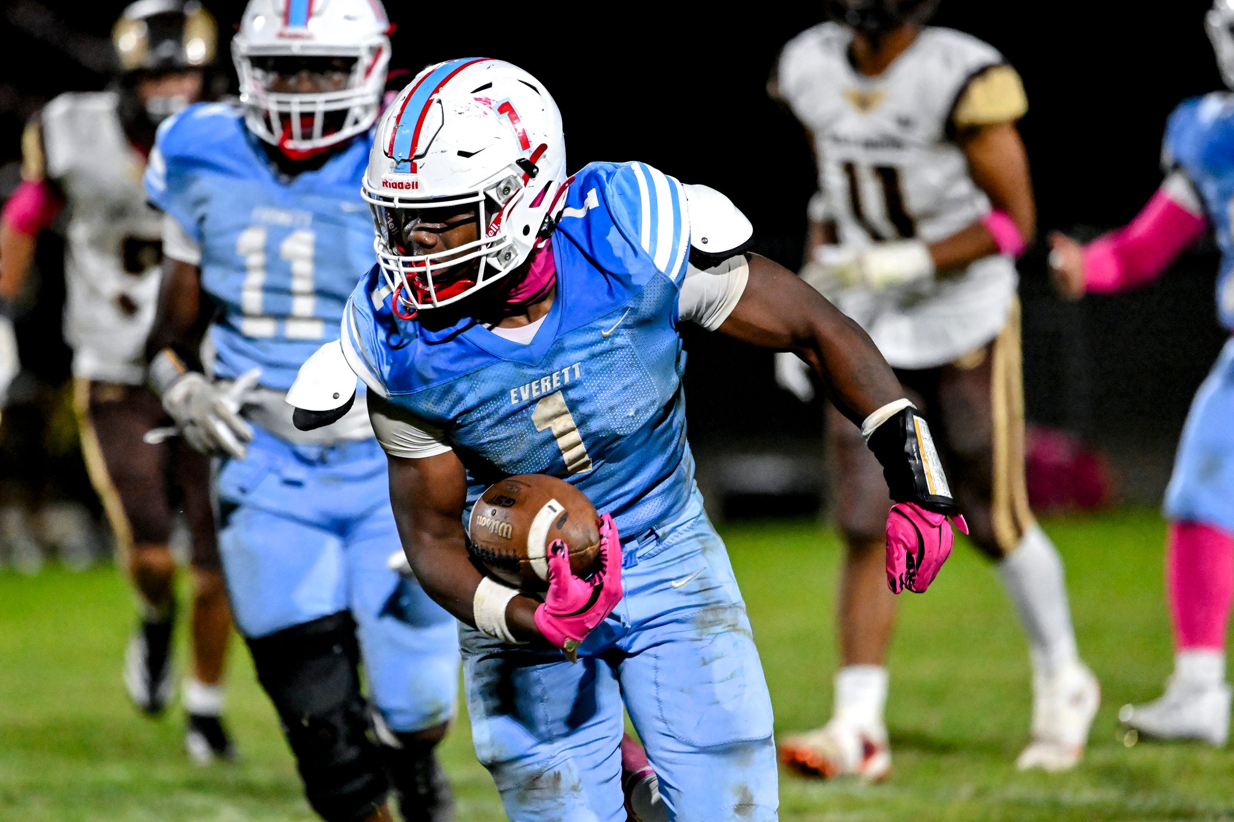 Javari Funches has Everett football closing in on playoffs with late ...