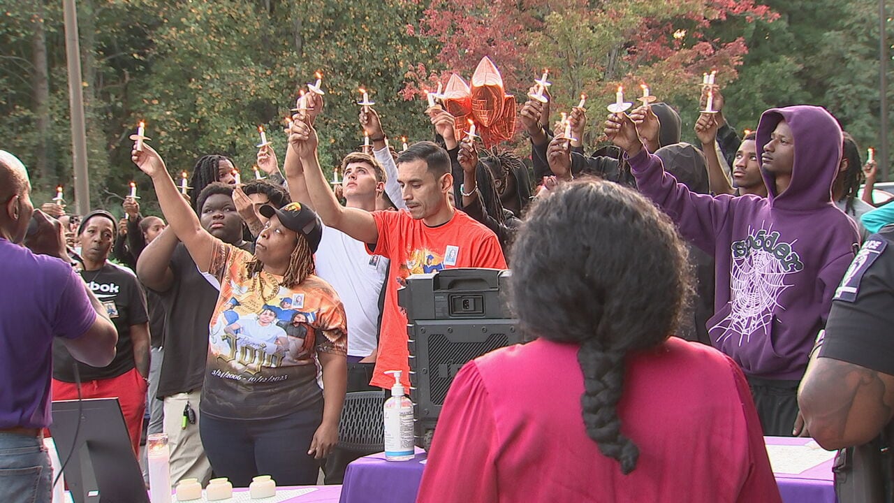 Vigil held for 19-year-old fatally shot in Charlotte Wingstop