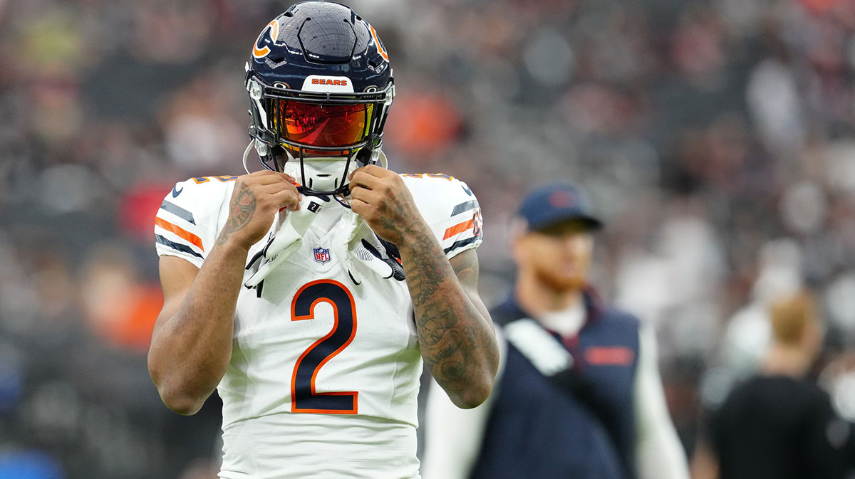 Bears’ DJ Moore injury buzz gets louder with locker room trip before ...