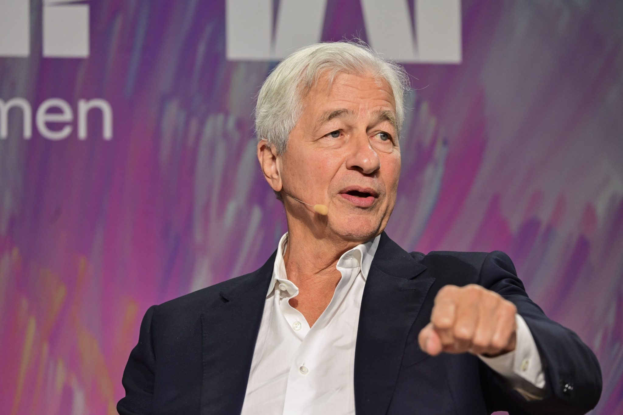 JPMorgan CEO Jamie Dimon says if you check your email in meetings, he ...