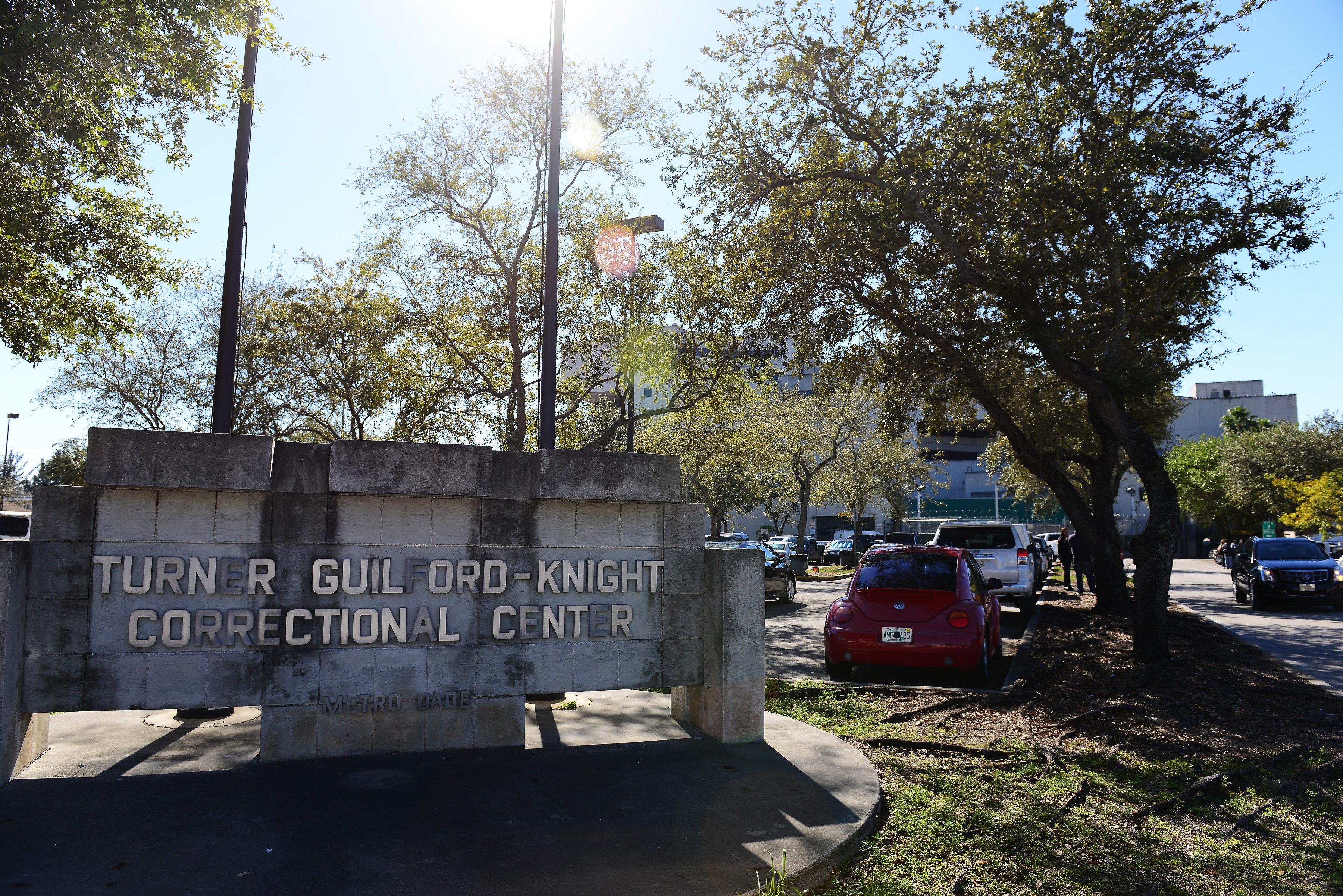Hombre acusado de robar más de 400 inodoros inteligentes a una empresa ...