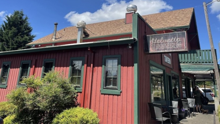 This Oregon restaurant was named the best ‘hole-in-the-wall’ burger ...
