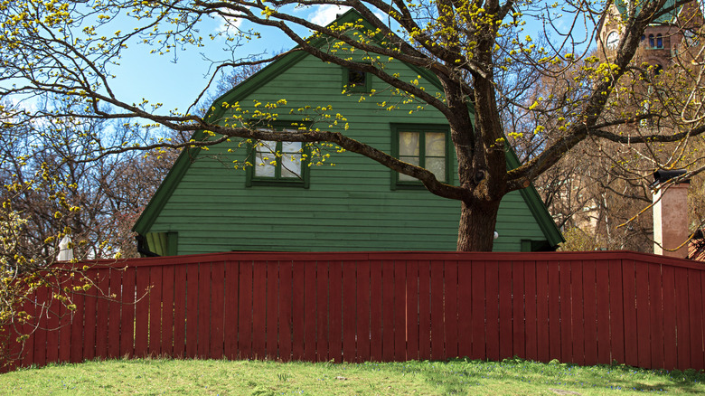 5 Fence Post Materials That Are Durable And Stylish