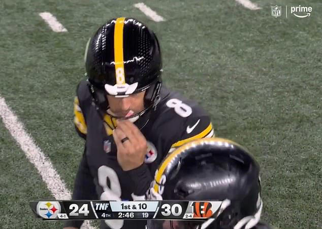 Aaron Rodgers caught on camera using smelling salts on the field ...