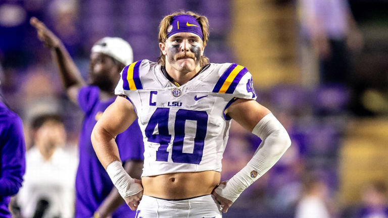 LSU linebacker Whit Weeks says he'll return to Tigers in 2026