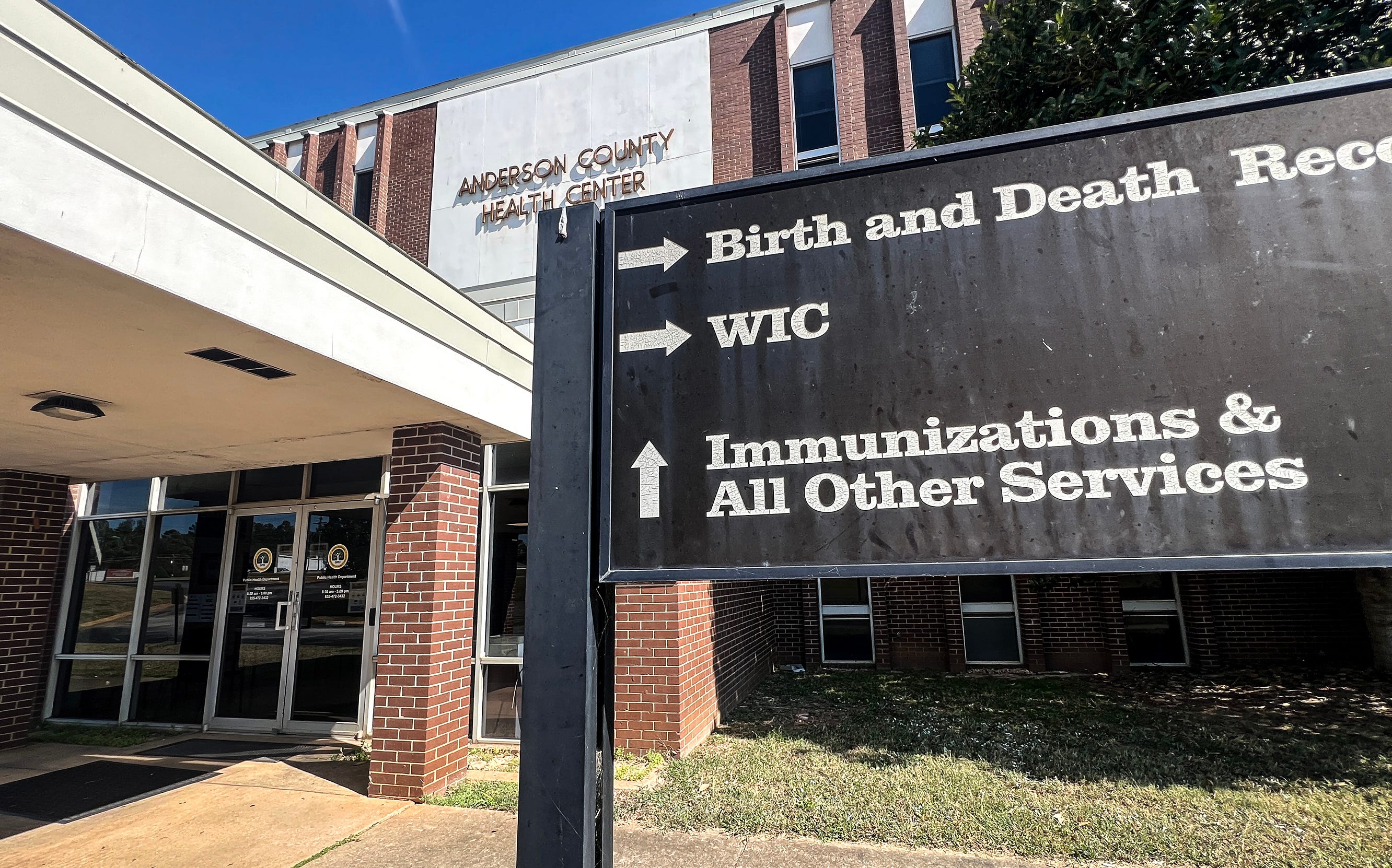 Unvaccinated beef cow in Anderson County tested positive for rabies