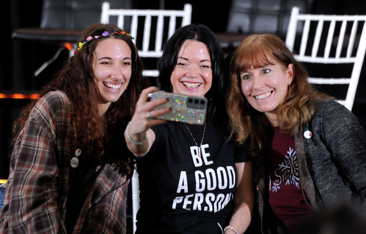 'Gilmore Girls' fans return to Guilford for fan festival The Firelight ...