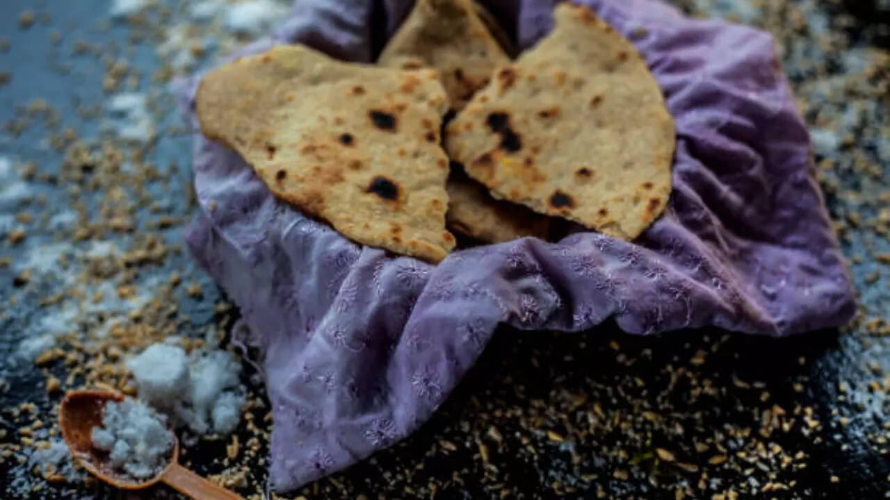 7 types of rotis, their digestion time, and the right weather to eat