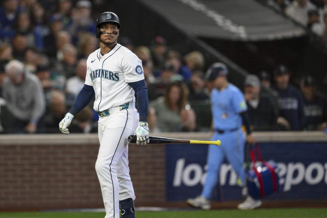 Slam right: Eugenio Suarez grand slam gets Mariners 1 win from World Series