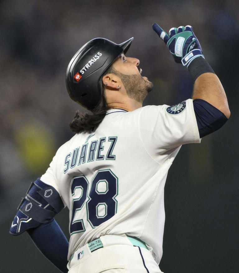 Slam right: Eugenio Suarez grand slam gets Mariners 1 win from World Series