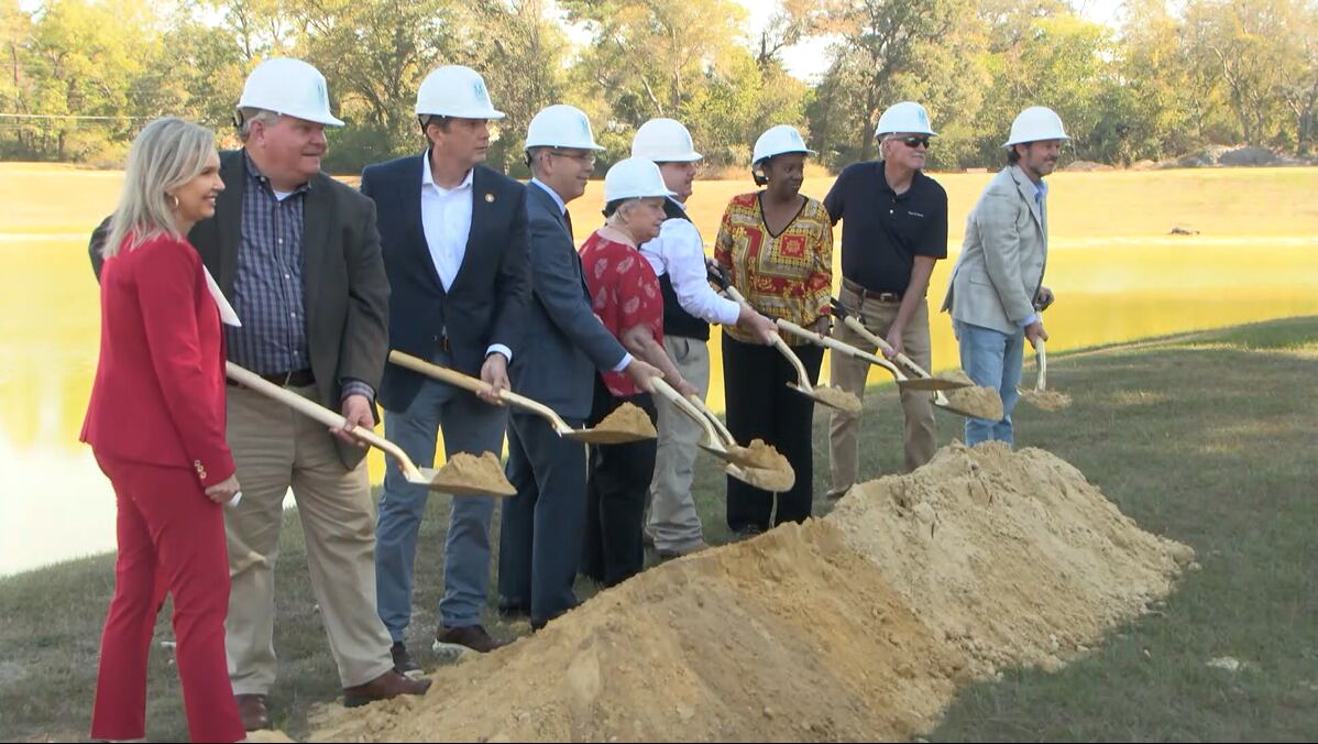 Town of Elmore breaks ground on new community center