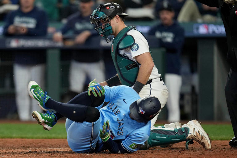 Back in Toronto's lineup, Springer walks in 2-run second for Blue Jays ...