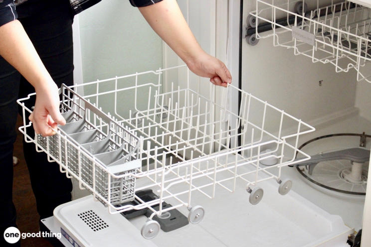 How to clean a dishwasher naturally (a simple 2-cycle method)