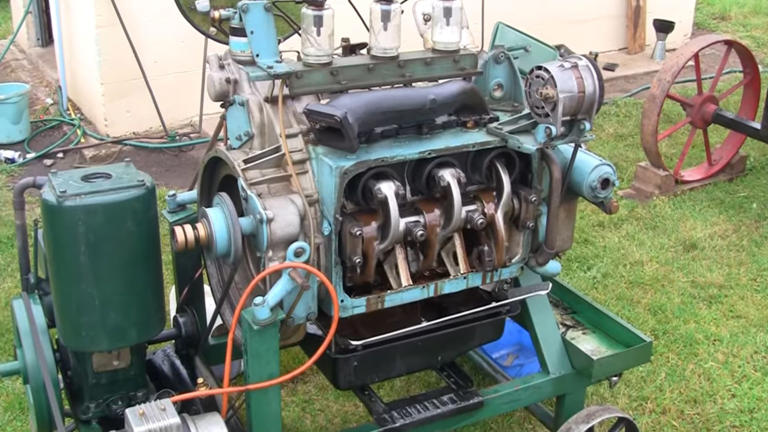 This weird three-cylinder engine has six pistons, burns diesel, and ...