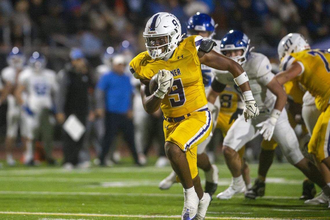 High school football roundup: McGee, Sumner roll Curtis; G-K runs past ...