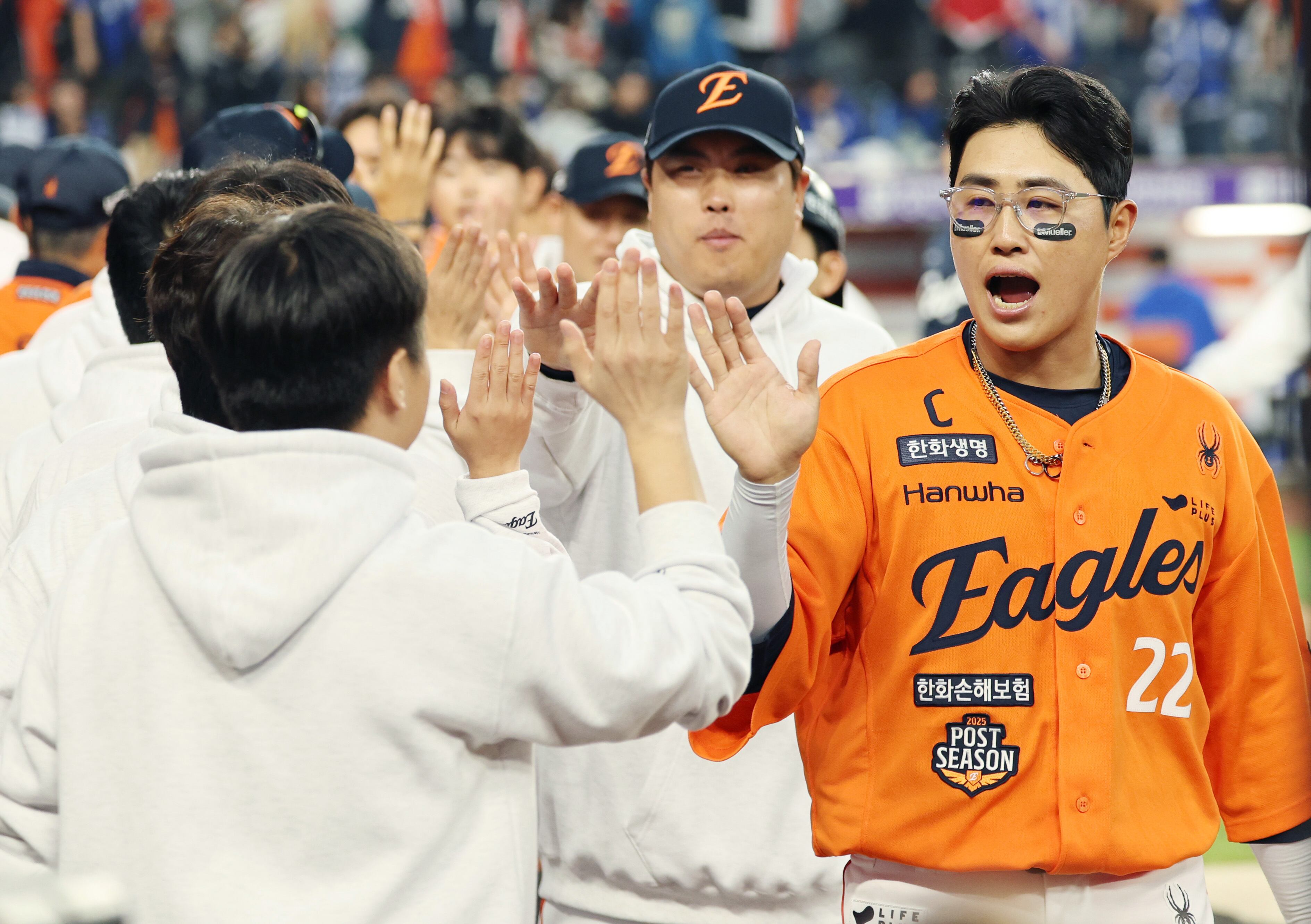 Moon Dong-ju Sets KBO Record with 161.6 km/h in Postseason Debut