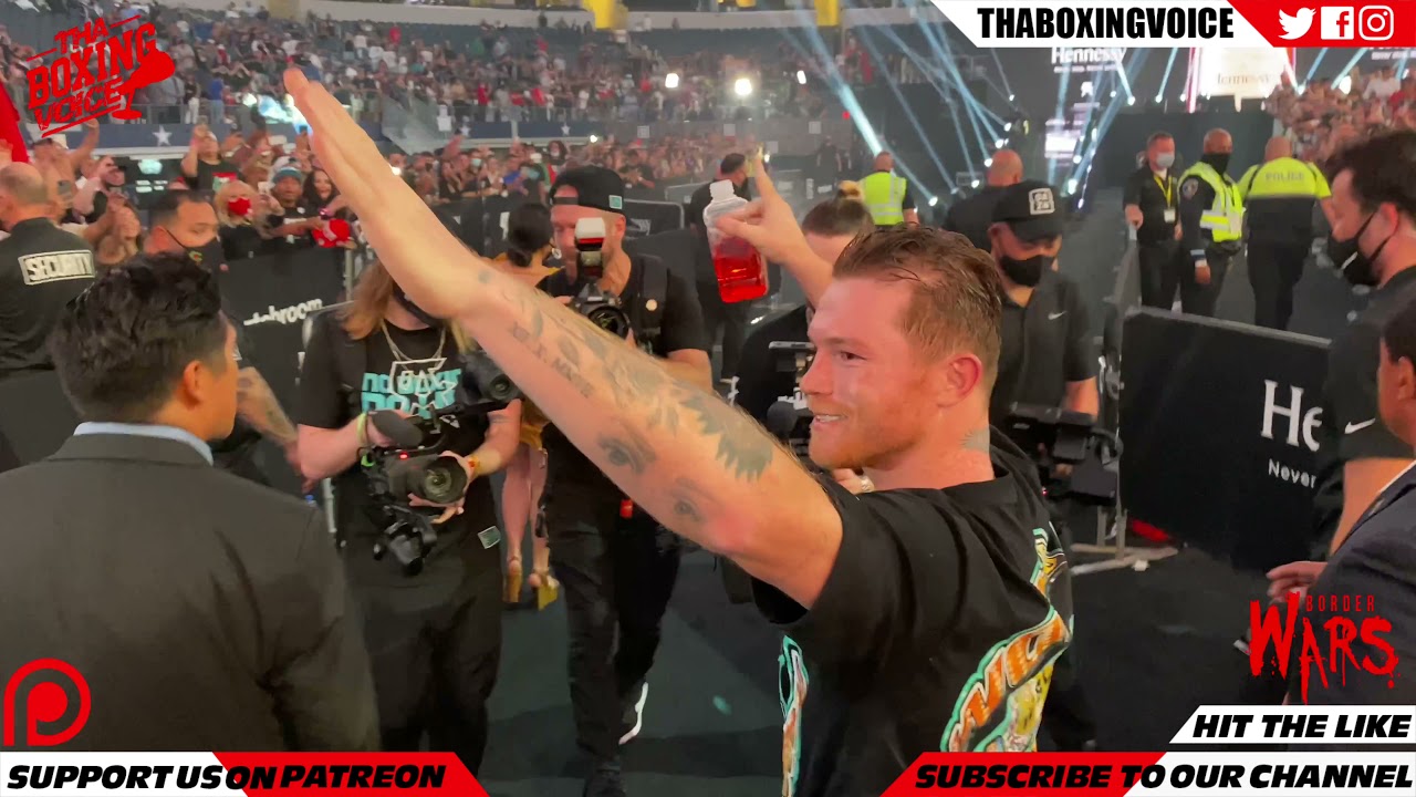🥊Canelo embraced by thousands of fans and team Saunders after the fight ...