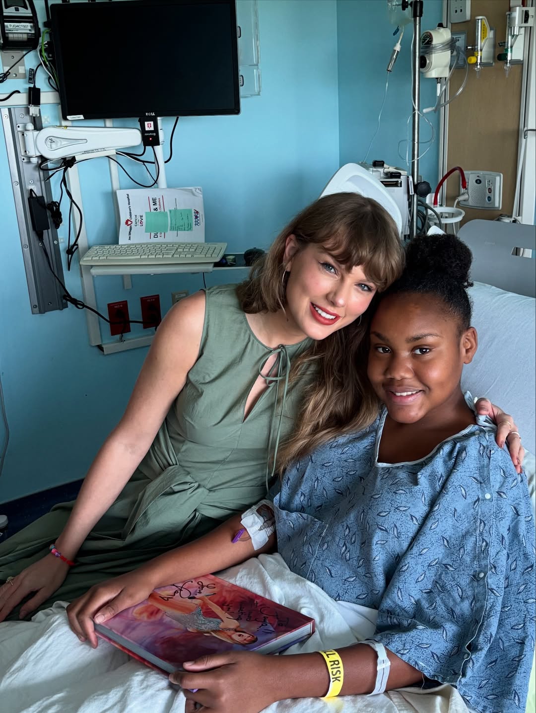 Taylor Swift donates $100K to a young female fan battling cancer