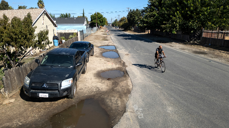 Years in the making: Modesto neighborhood getting sidewalks and gutters
