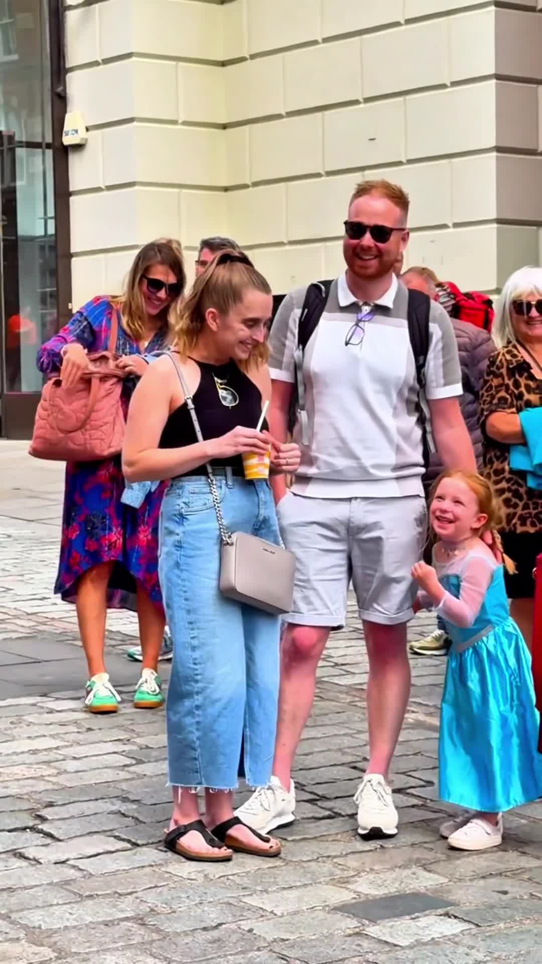 I think she was the real robber 🤣.#silvermanstatueofficial