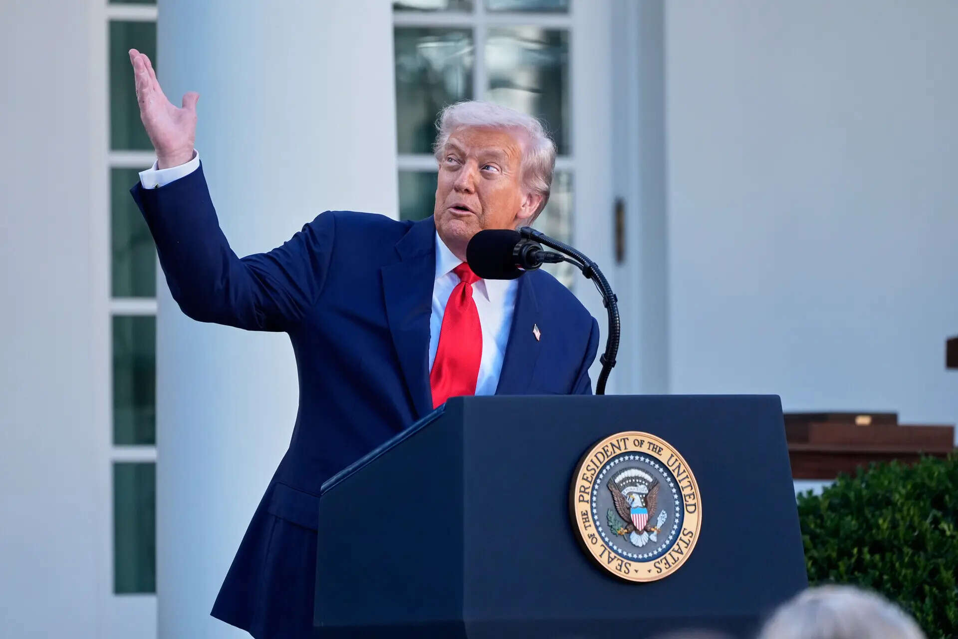 No king’s protest II: Trump denies he’s a king; see his hilarious ...