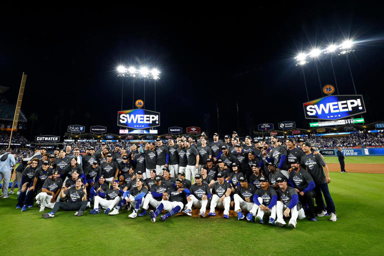 Dodgers head to World Series after complete sweep of Brewers in NLCS