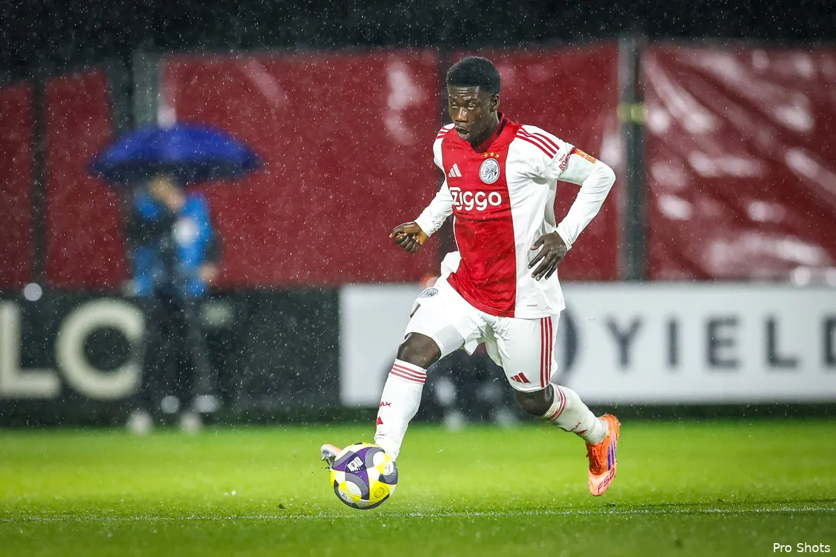 Muzungu blijkt echte Ajax-verdediger en Jong Ajax dartelt onder leiding ...