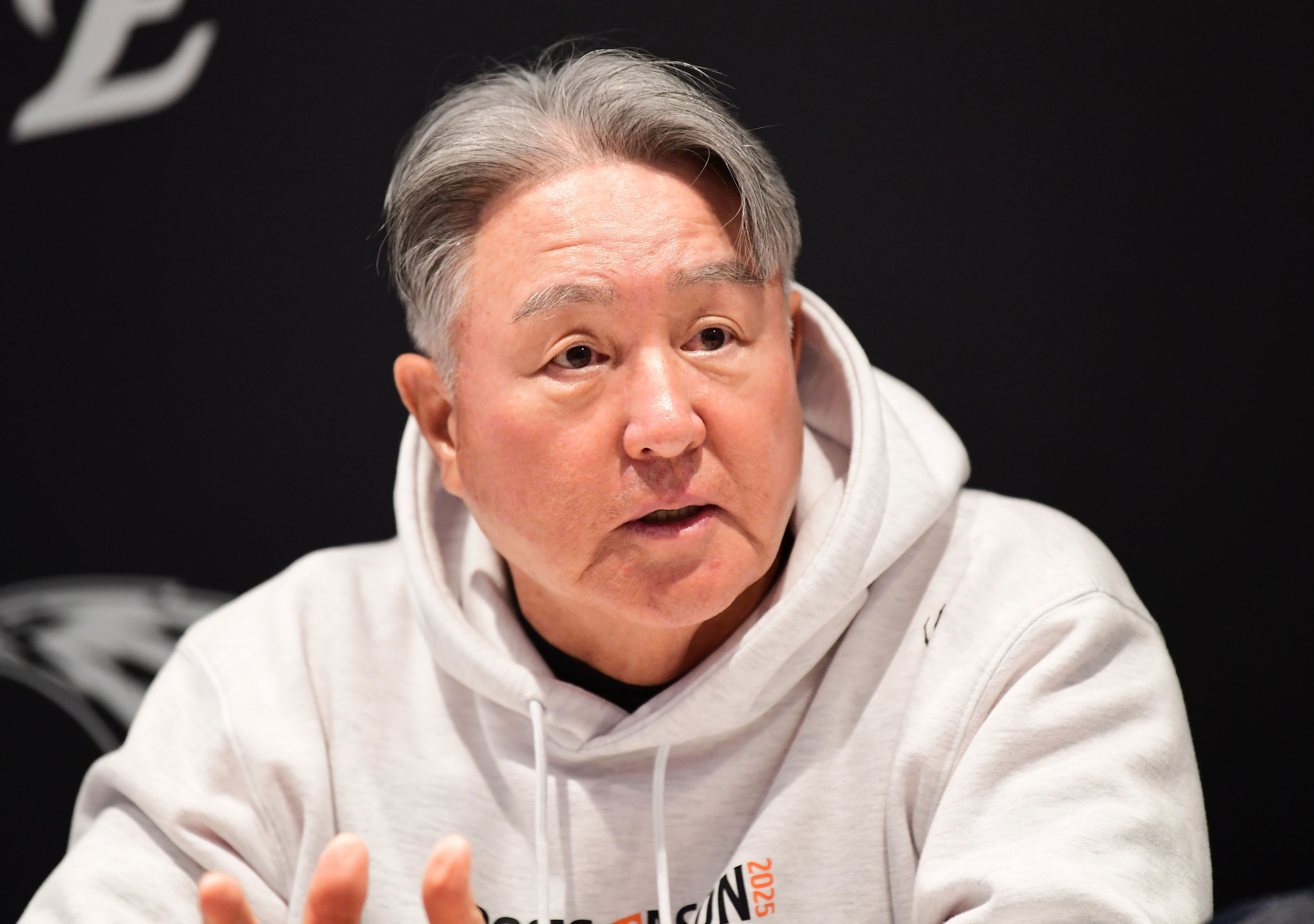 Hanwha's Kim Kyung-moon Trusts Players in 18-Year Playoff Return