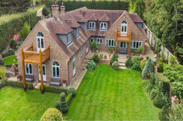 'Hidden' six-bedroom mansion with stunning views of Oxford