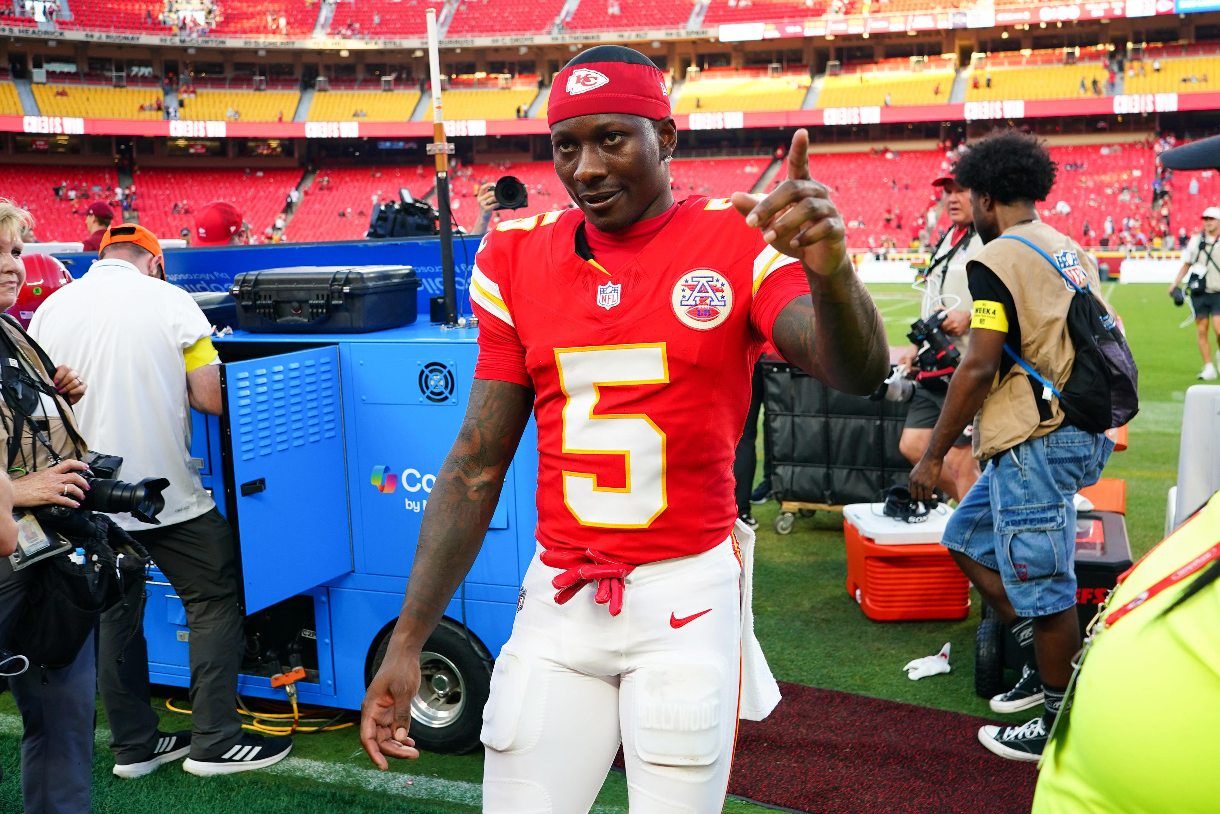What channel is Chiefs vs Raiders on today? NFL Week 7 time, TV schedule