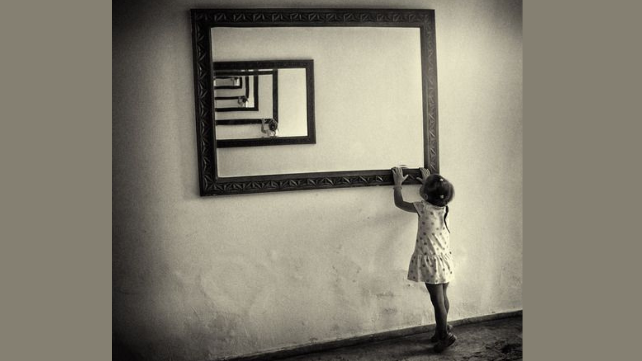 Optical Illusion: What Do You See, Endless Reflections, or a Past ...