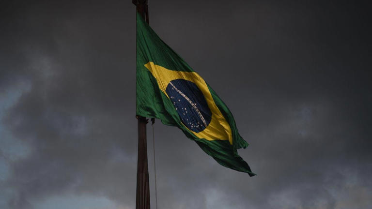Parecia uma guerra, com granadas a serem lançadas. Operação em favela ...