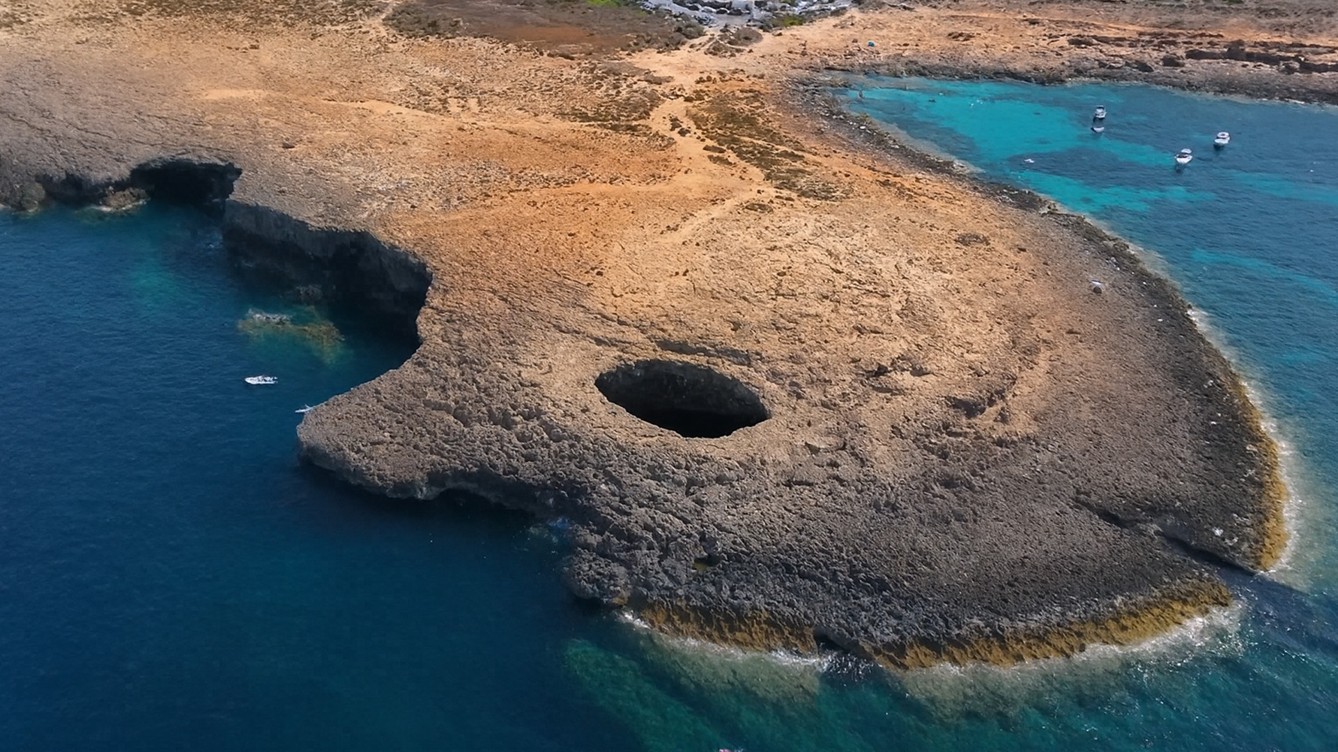 Falaises et grottes marines de Malte en 4K