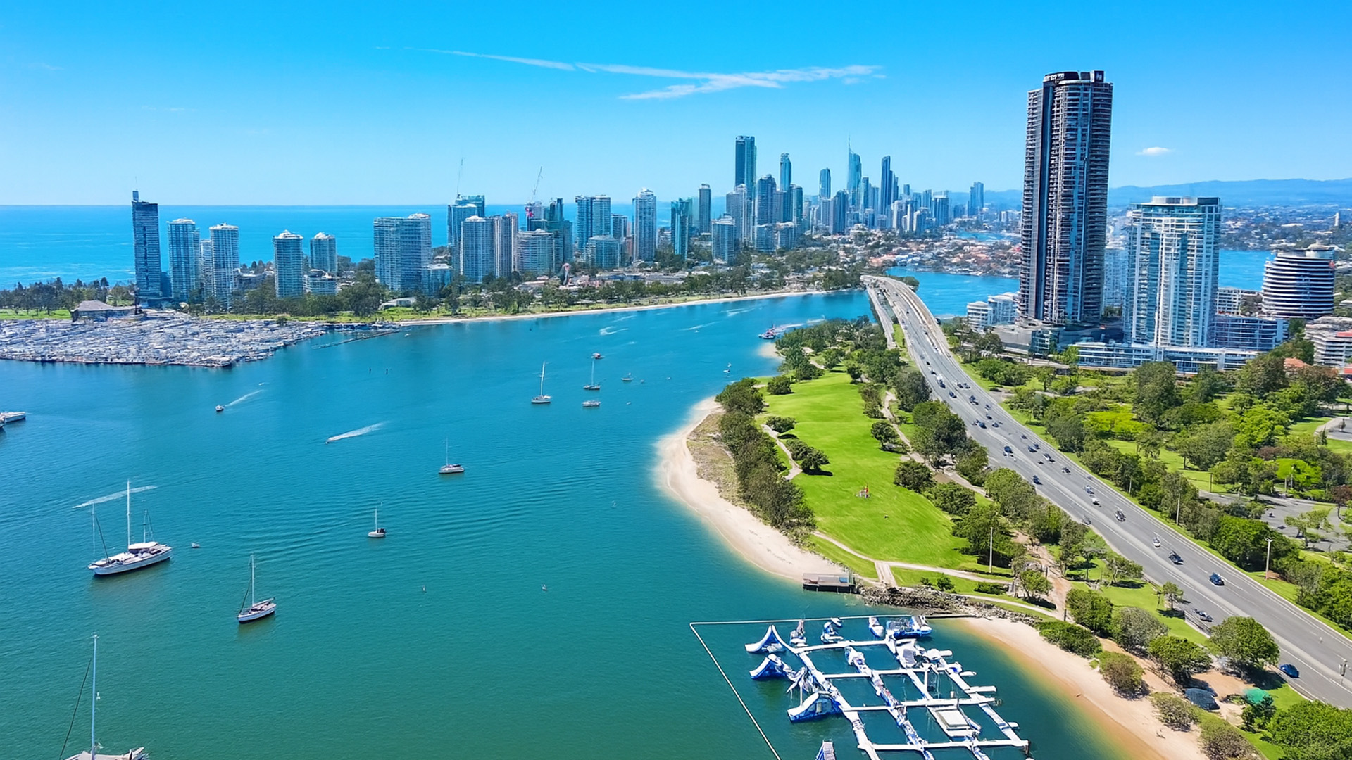 Arranha-céus e Vista para o Mar em Gold Coast – Austrália em 4K