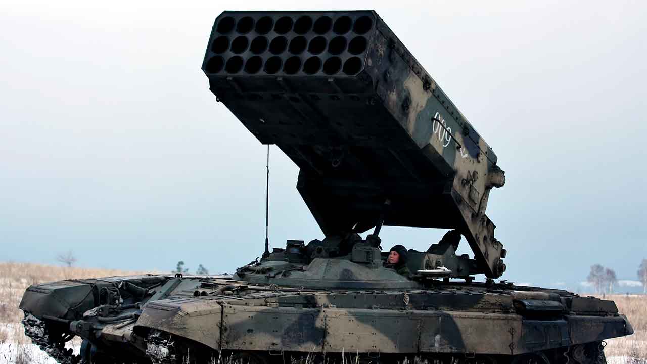 Video: Ukrainian drone strike eliminates Russian TOS-1 Solntsepek ...