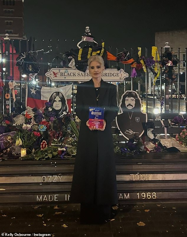 Kelly Osbourne cuts a heartbreaking figure as she clutches Ozzy's ...