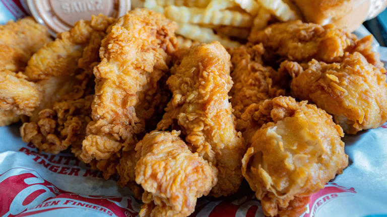 What Makes Raising Cane's Famously Craveable Chicken So Good