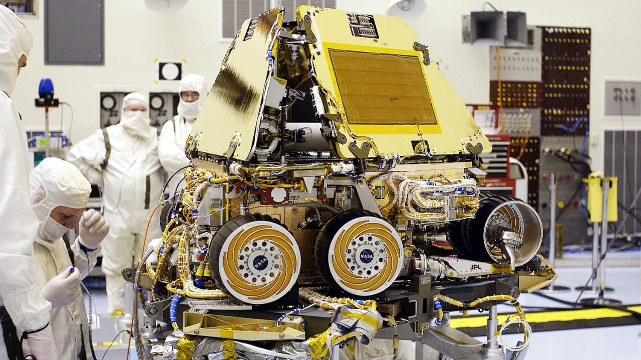 NASA trains robots to keep humans alive on Mars