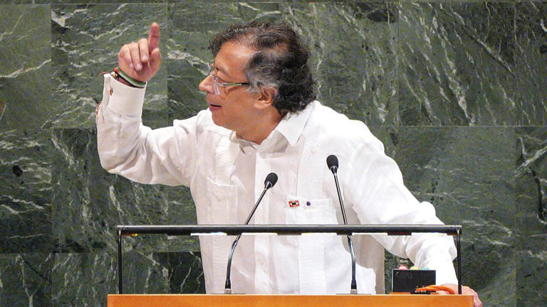 Diosdado Cabello apareció con chaleco antibalas y la misma bandera que ...