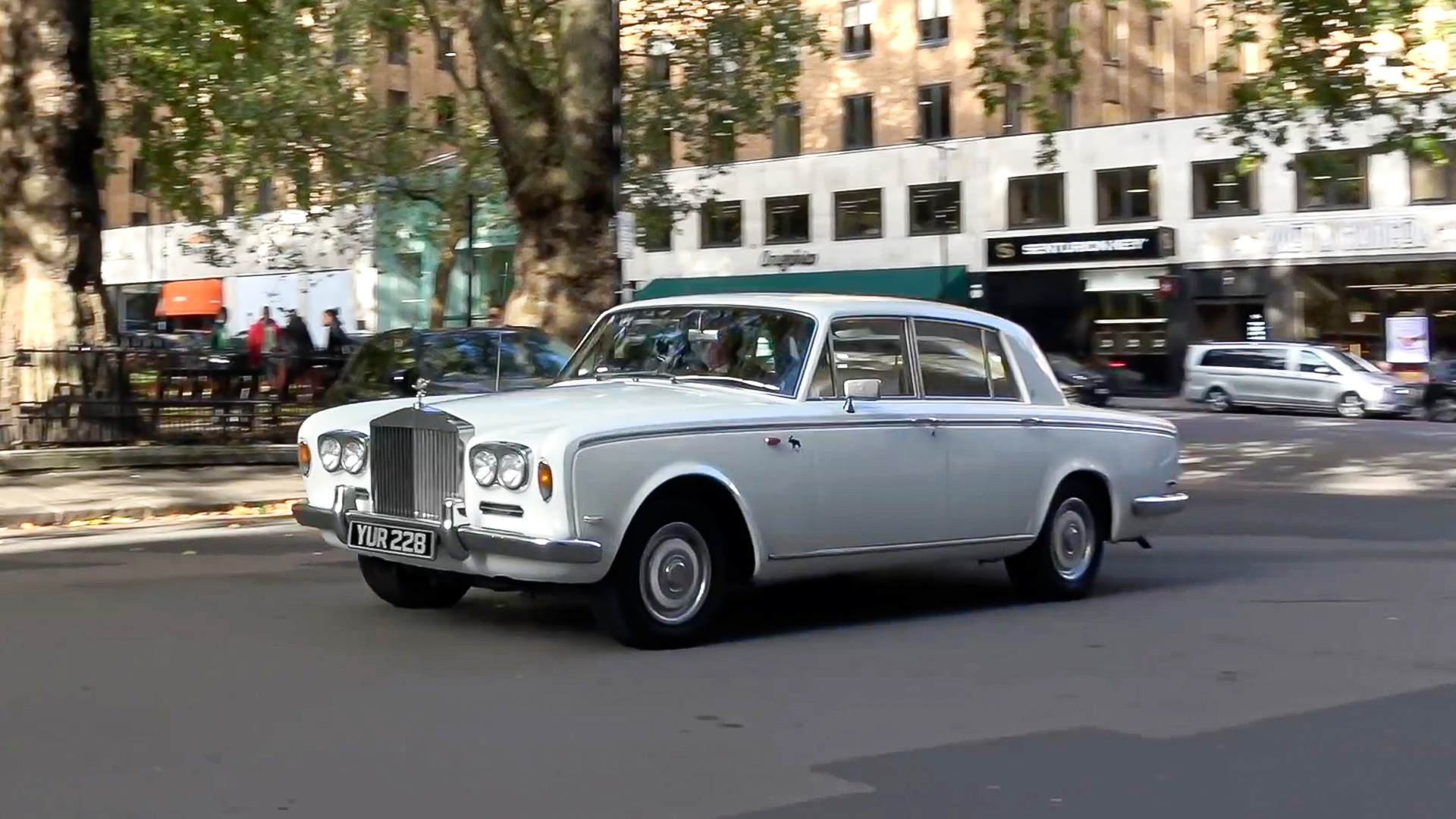 Rolls-Royce Silver Shadow in City Use