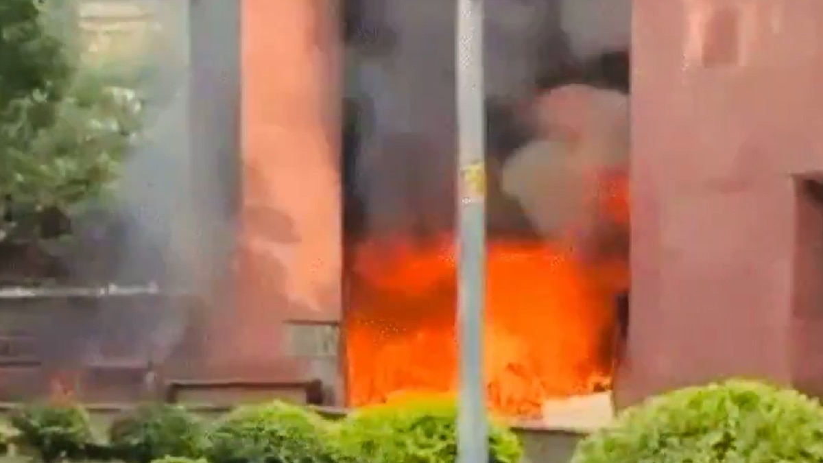 Massive Fire Erupts At Rajya Sabha MPs' Flats In Delhi; 6 Tenders Rush ...