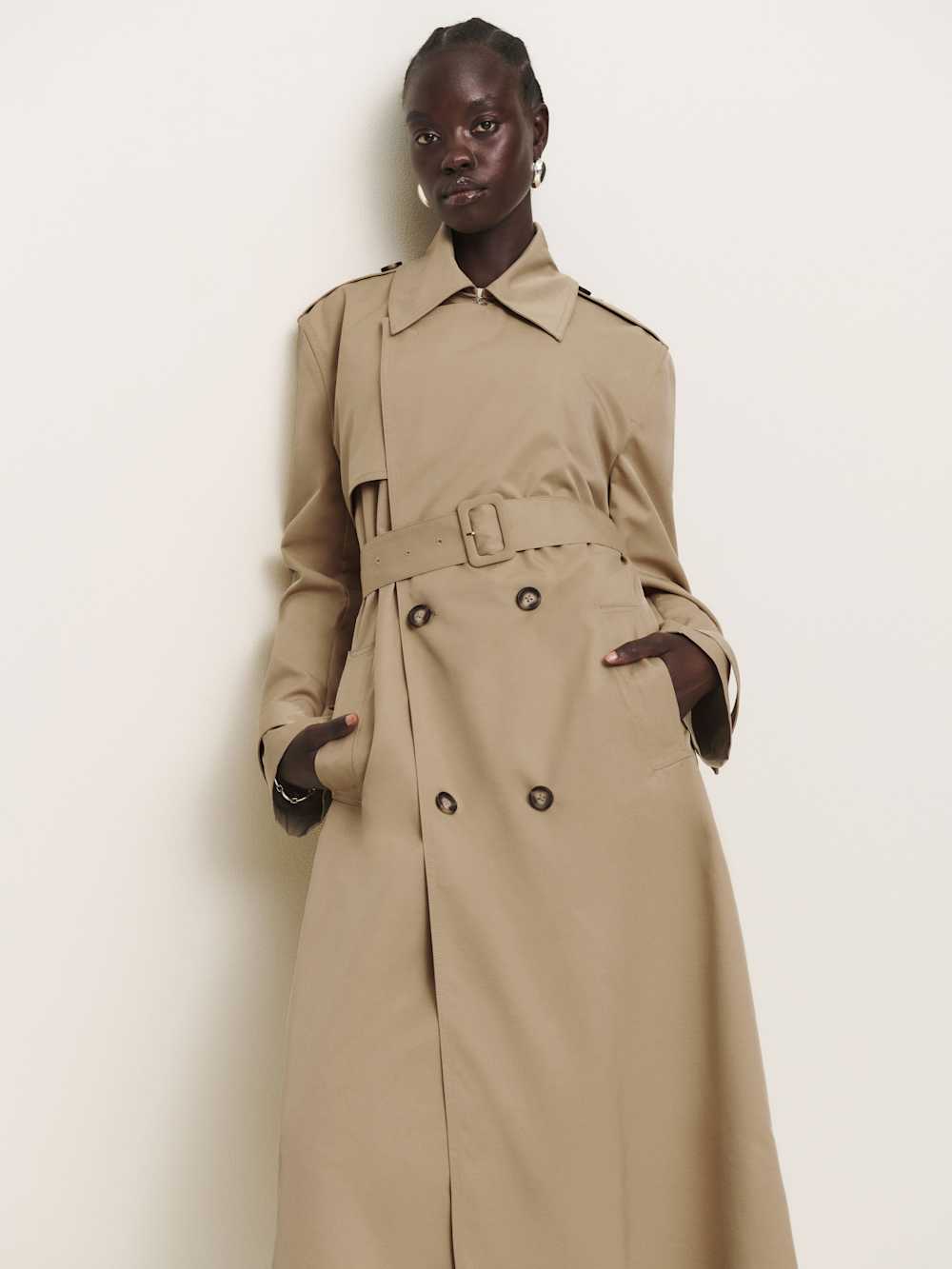 The Chicest Women in London Know That This Non-Black Bag Color Makes ...