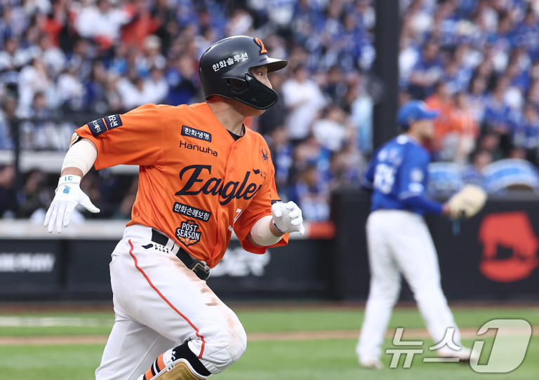 한화, 난타전 끝 삼성 9-8 제압…문동주 데일리 MVP(종합)[PO1]