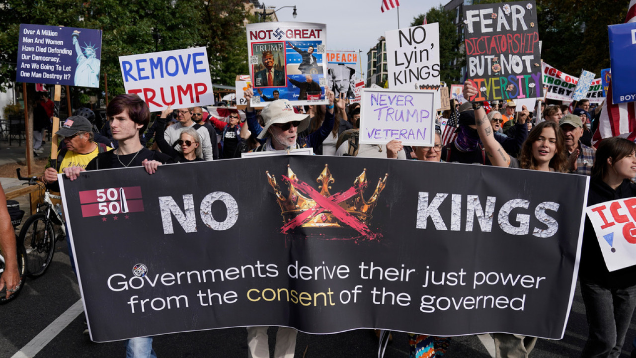 «No Kings»: Μεγάλες διαδηλώσεις κατά του Τραμπ στις ΗΠΑ - Δείτε βίντεο