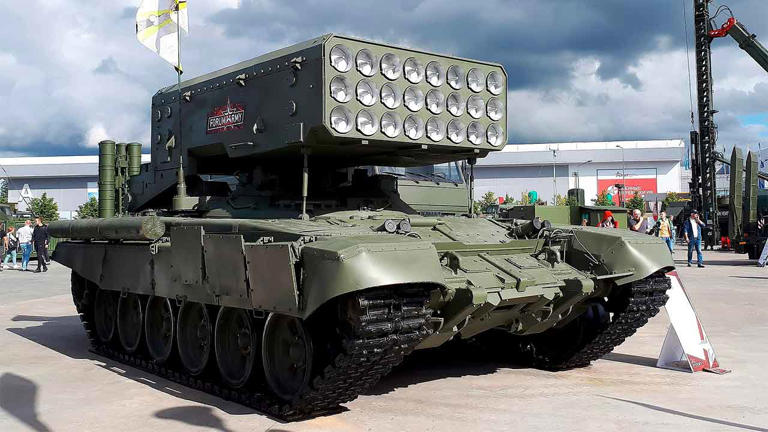 Video: Ukrainian drone strike eliminates Russian TOS-1 Solntsepek ...